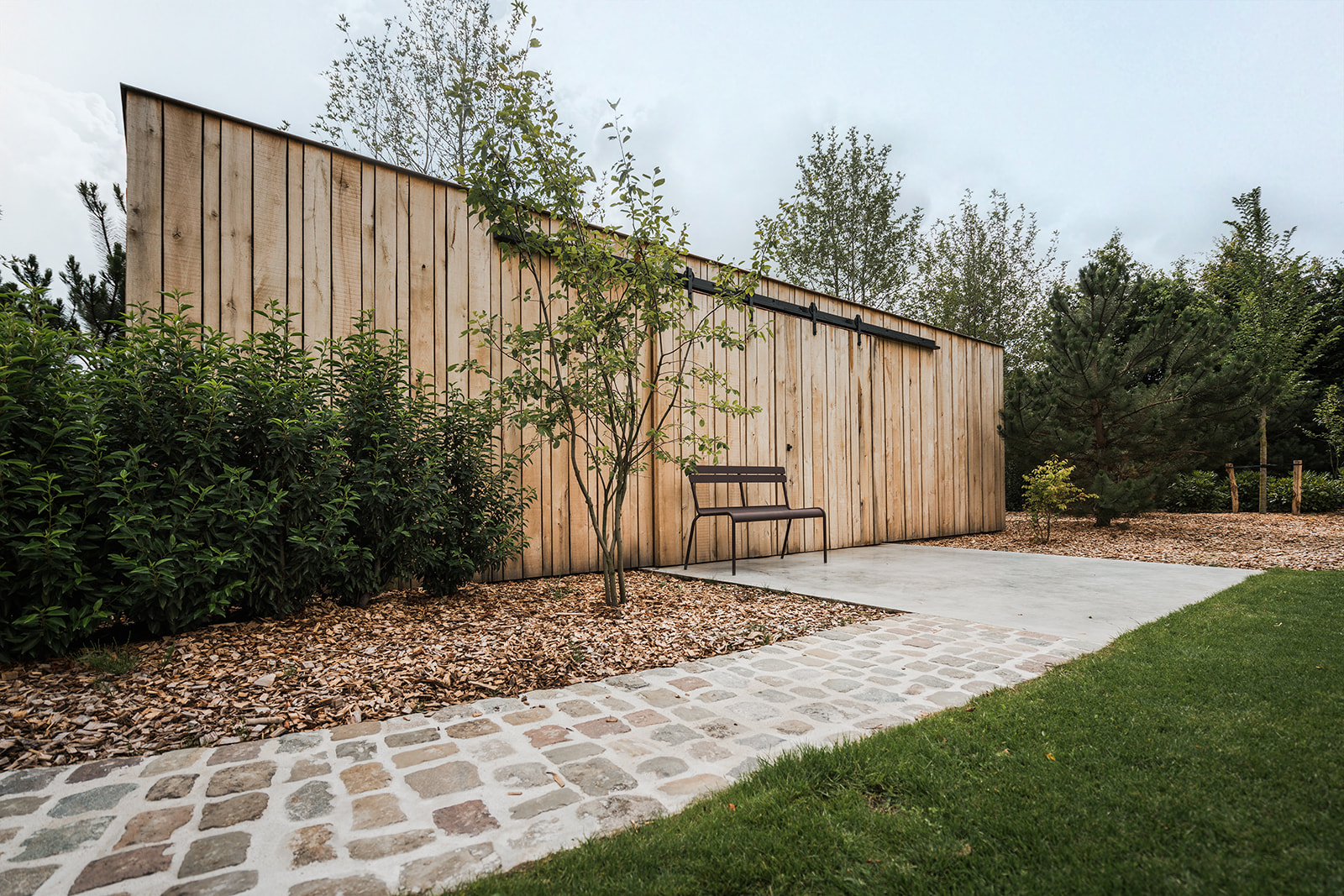 Eiken tuinschuur met variabele beplanking | VDB Woodsolutions